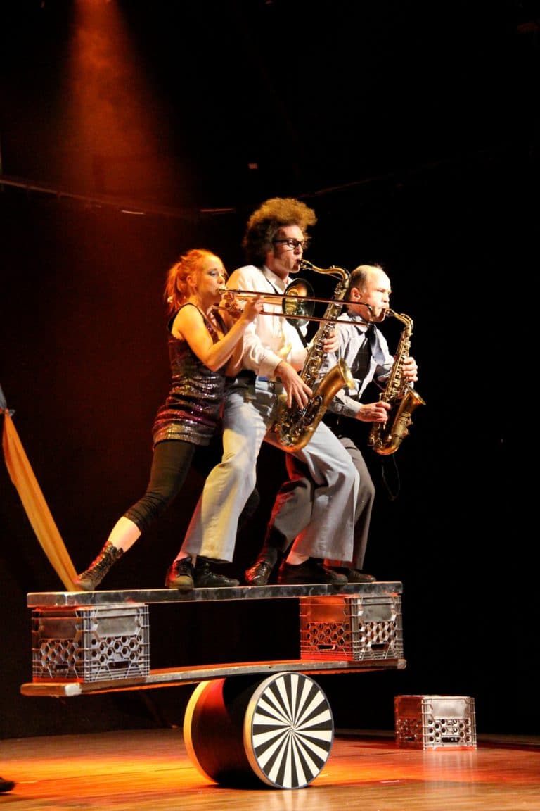 Don't Miss: Les Parfaits Inconnus - An Unconventional Circus at ...