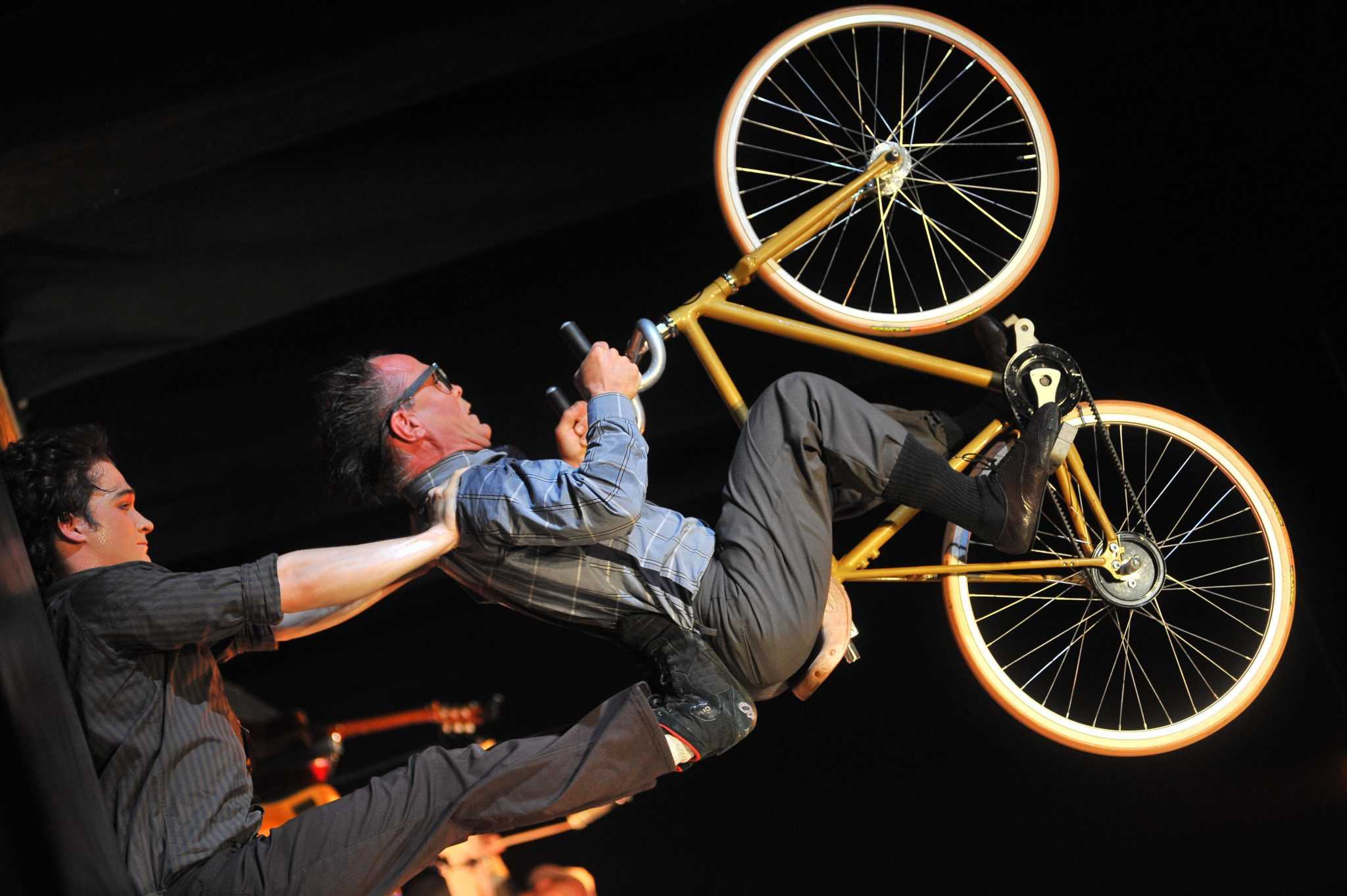 Don't Miss: Les Parfaits Inconnus - An Unconventional Circus at ...