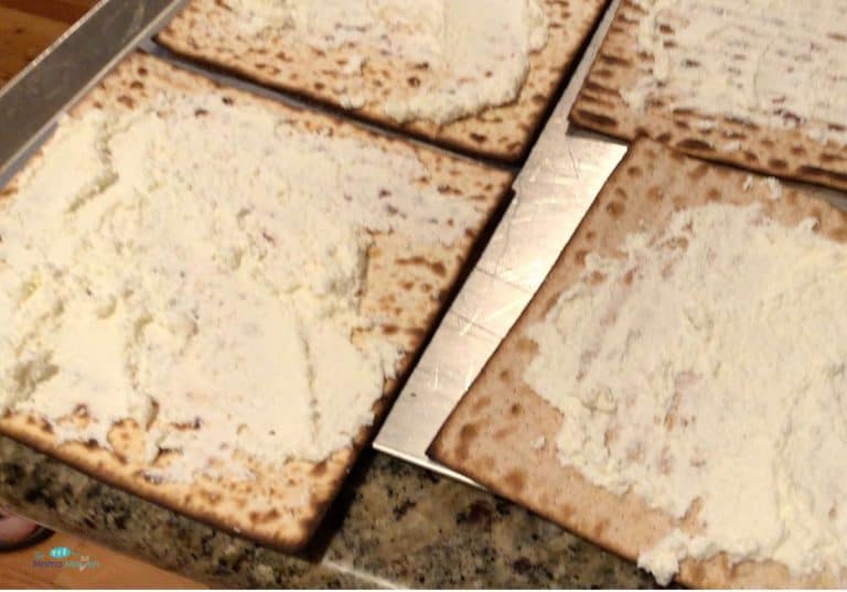 How to Make Matzah Pizza - A Delicious Kosher for Passover Meal