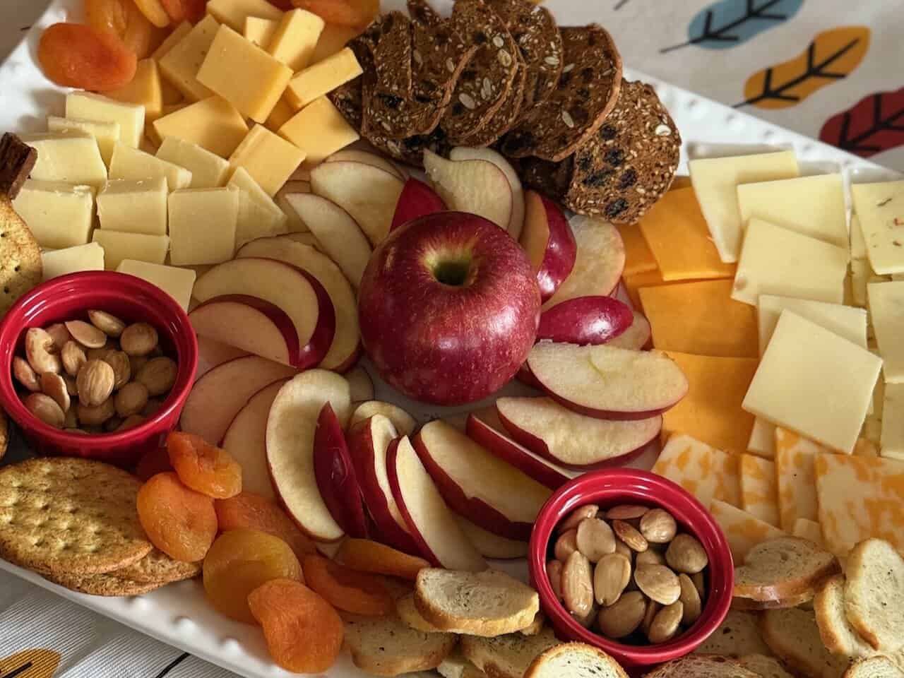 Kid Friendly Apple Snack Board - an Easy and Tasty Treat - The Mama ...